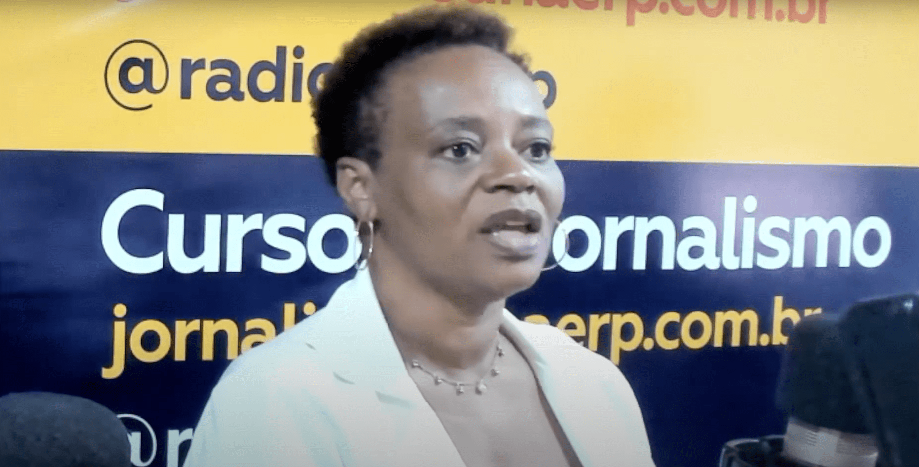 Jornalista e escritora Eliana Cruz fala sobre obras lançadas na Feira ...